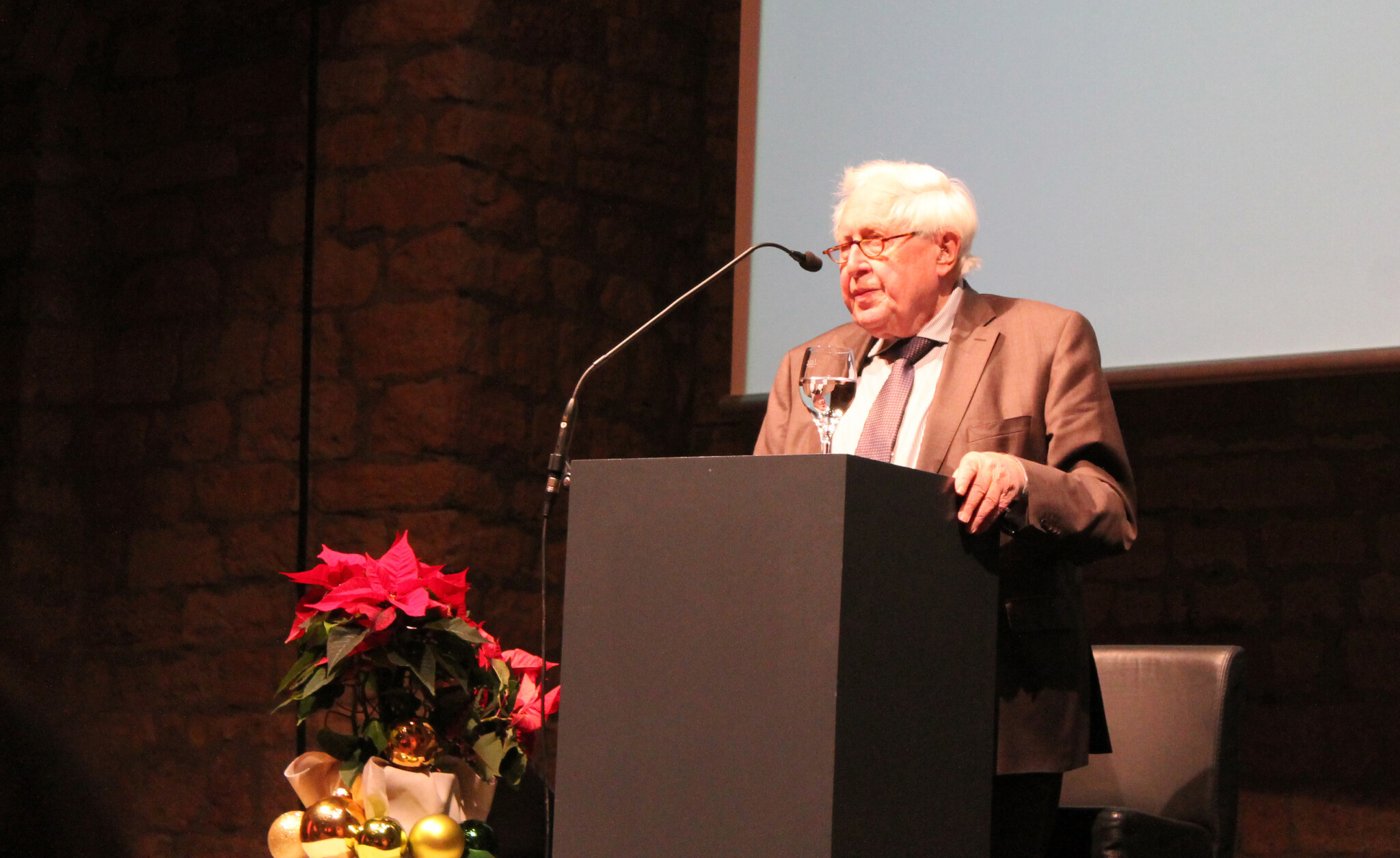 Zu Gast im Hambacher Schloss: Ministerpräsident a. D. Prof. Dr ...